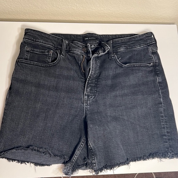 Free Assembly | Shorts | Free Assembly Size 2 Highwaisted Black Jean ...